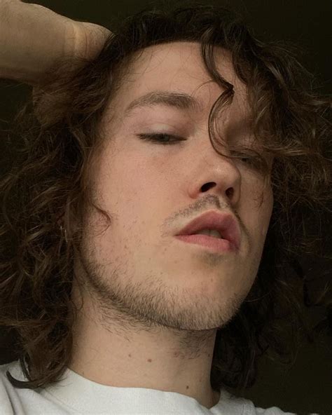 это такой прикол в 24 года узнать что ты кудрявый