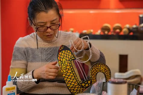 江苏南通赶制非遗灯彩龙3 图片频道 人民网