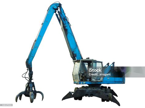 고철 기계 크레인은 흰색 배경 위에 격리된 재활용 강철을 움직인다 갈고리 발톱에 대한 스톡 사진 및 기타 이미지 갈고리 발톱 강철 고물 집적소 Istock