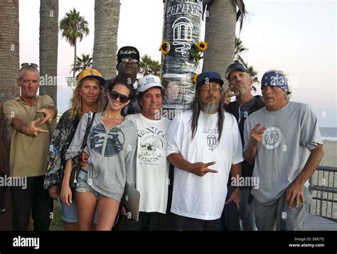 Venice California Usa 15th Aug 2014 A Group Gathers At Venice