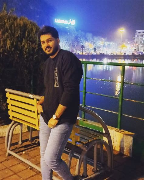 عشق مثل شاشیدن تو شلوارت میمونه عکس ویسگون