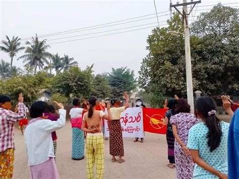 အားမာန်သစ် သပိတ်စစ်ကြောင်း ဖက်ဆစ် စစ်တပ် တော်လှန်ရေး ချီတက် ဆန္ဒပြ Khit Thit Media