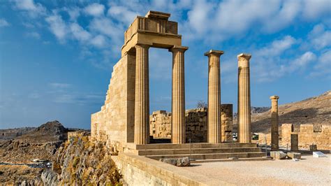 린도스 전망의 아크로 폴리스의 유적 로도스 도데카누스 제도 그리스 제도 그리스 린도스의 아크로 폴리스 그리스의 로도스의 고대 건축물 로도스 도데카네세 제도에 대한 스톡 사진