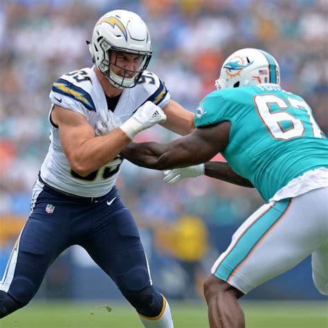 Nfl Offensive Lineman Blocking