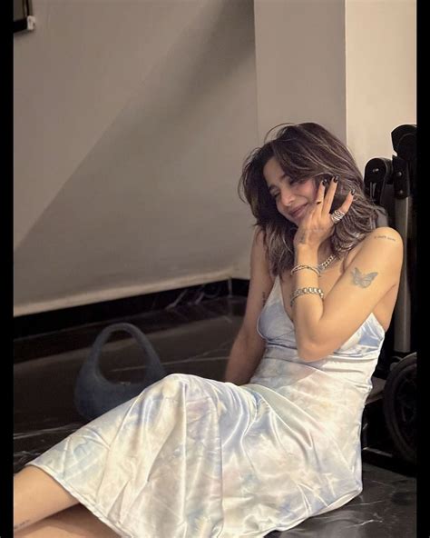 Aima Baigs Bold Photoshoot Takes Social Media By Storm Pakistan Observer