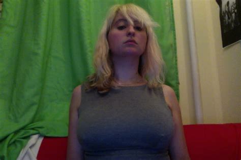 What Happens When You Dont Wear A Bra My Week Of Living Bra Lessly In