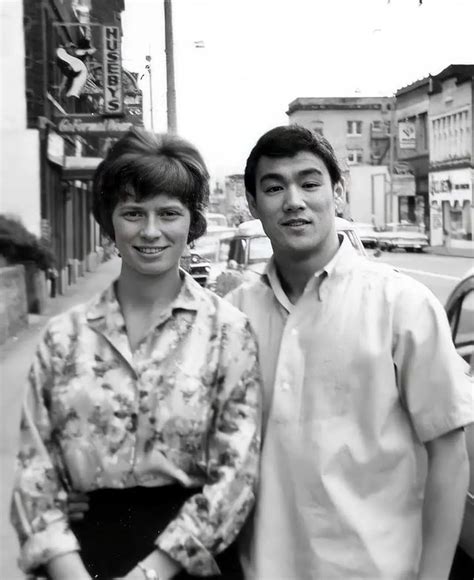 پس از مرگ بروس لی، چه بر سر همسر و فرزندانش آمد؛ عکس هایی که تا به حال از او ندیدید