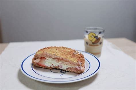 파리바게트 빵 추천 딸기페어 딸기 맘모스 솔직 후기 진한 마스카포네 크림 딸기잼 조합으로 완전 달다구리 네이버 블로그