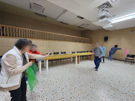 더힐실버타운 웃음 힐링 치료