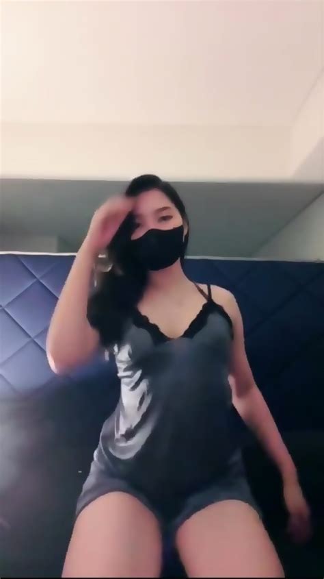 Marlboroqueensex Julia Masker Hitam