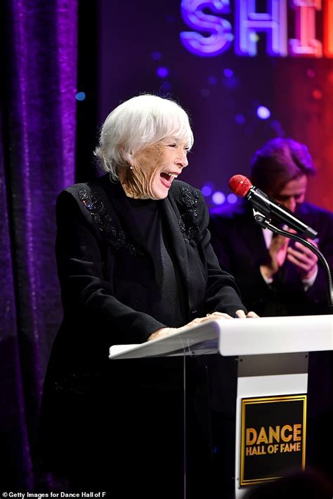 Shirley Maclaine 91 Plants A Kiss On Sex And The City Villain Mikhail