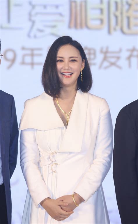 张歆艺产后发福出双下巴初次外出离开儿子很不舍 搜狐大视野 搜狐新闻