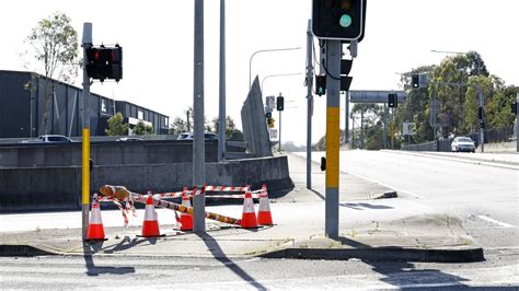 Police Officer Stabbed In Chest During Wild Pursuit In Doonside Sydney The Australian