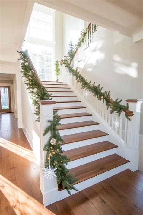 31 Stunning Christmas Garland Designs On Stairs