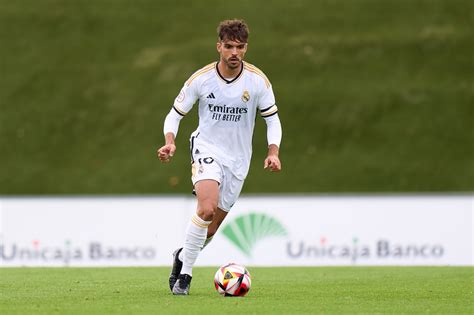 Raul Asencio Joins Real Madrids First Team Training Amid Defensive