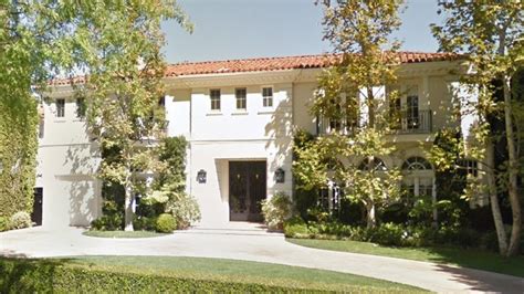 Menendez Brothers Former Beverly Hills Mansion Attracts Onlookers