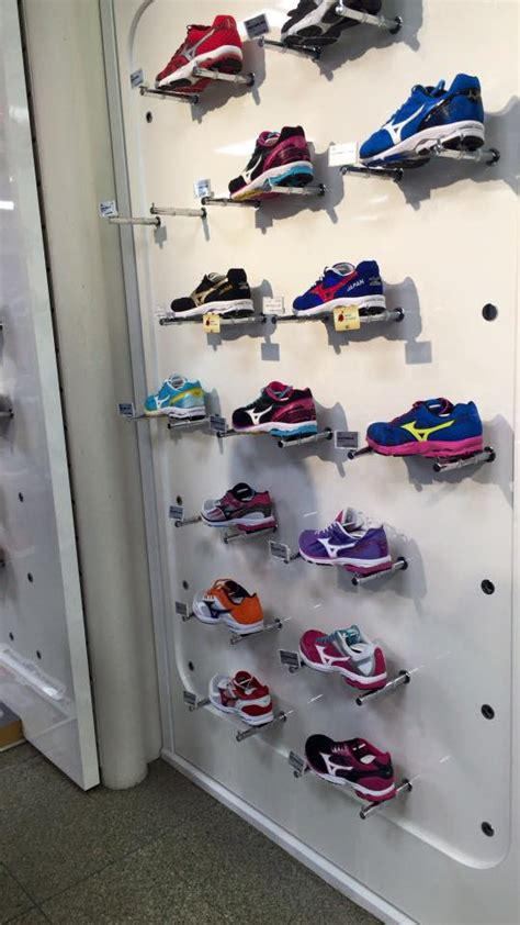 井力體育用品專賣店 🏃再度來東京美津濃總店走走逛逛，直擊美津濃與超跑品牌藍寶堅尼🚙共同推出的跑鞋！流線外型超高機能