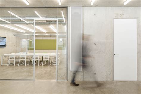 Galería De Edificio Residencial Y De Oficinas “concreto Y Acero” Architekturbüro Leinhäupl