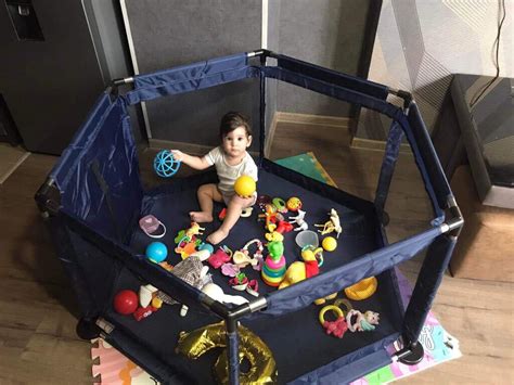 მანეჟი The Toy Shop სათამაშოების მაღაზია