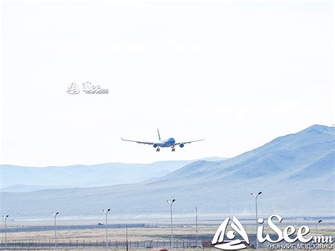 ФОТО Ромын пап Франциск Хөшигийн хөндий нисэх онгоцны буудалд бууж Улаанбаатар хот руу