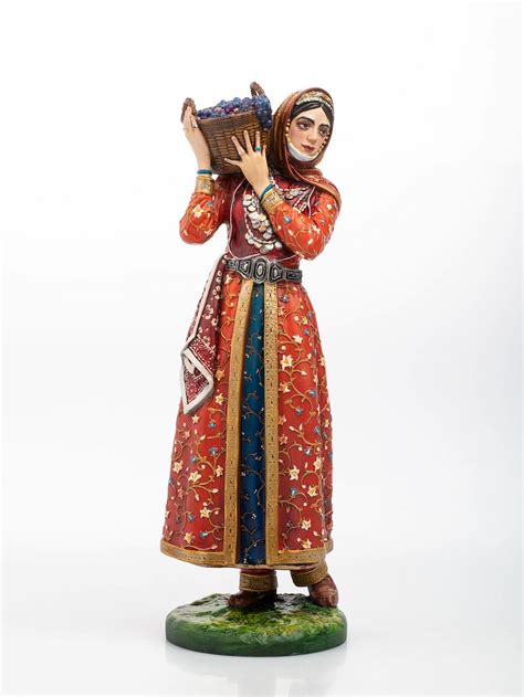 Купить Статуэтка Девушка с корзиной винограда ручная роспись Интерьер Вернисаж Истории