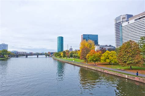 프랑크푸르트 파노라마 뷰 강 마인 다리를 가로 질러 고층 빌딩 독일 0명에 대한 스톡 사진 및 기타 이미지 0명 강 강둑 Istock