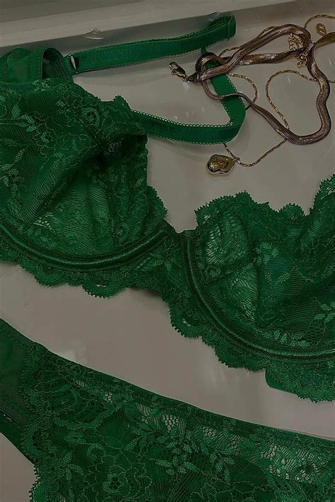 Mid Rise Classic Lace Thong Green Na Kd