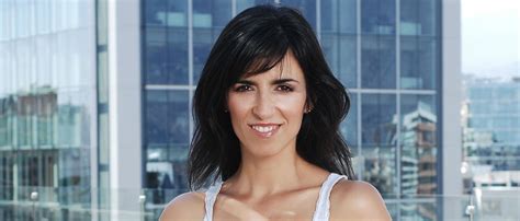 Paz Bascu N Se Luce Bailando En La Tapati En Isla De Pascua