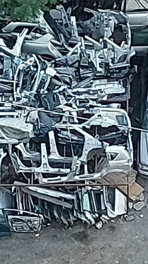 დაშლილი ავტომობილები ბათუმი ლექსუსი ცტ200 ტოიოტა პრიუს ვ