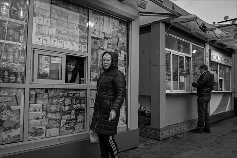 배경 화면 얼굴 사람들 화이트 검은 여자들 단색화 초상화 눈 시티 거리 모스크바 도시의 도로 사진술 연기 닫다 소니 러시아 제국 생명