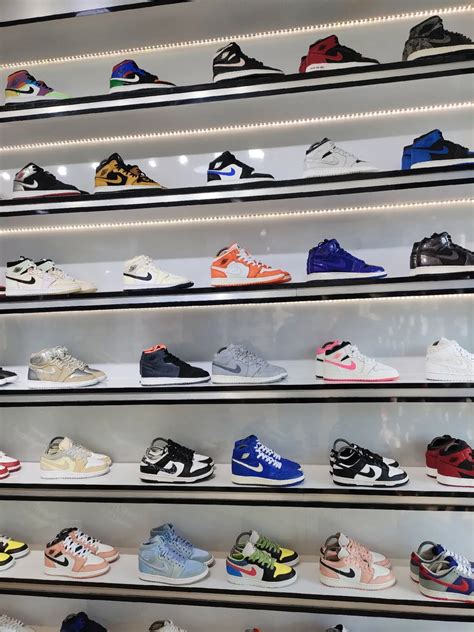 พริตตี้ขายรองเท้า แกลเลอรีที่โพสต์โดย Tuktaa Lemon8