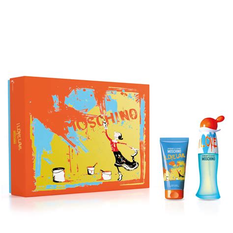 Moschino I Love Love EDT 30ml Gift Set 2020 - thefragrancecounter.co.uk