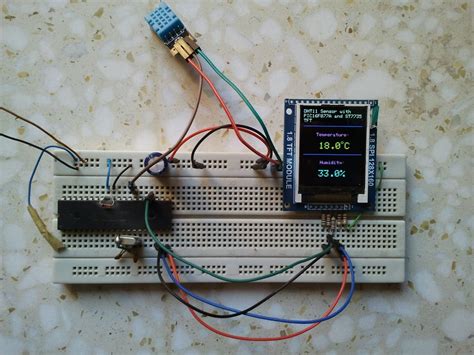 PIC16F877A With DHT11 Sensor And ST7735 SPI TFT