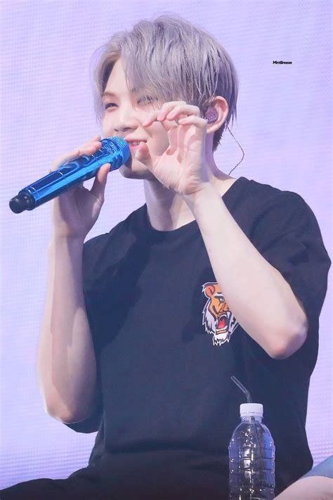 ボードIdols 아이돌のピン Seventeen ジュン 証明写真 ジスハン