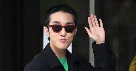 포토 자이언티 멋진 손인사