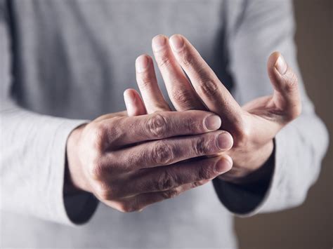 Боль в суставе пальца при надавливании — Клуб активного долголетия Алексея Маматова