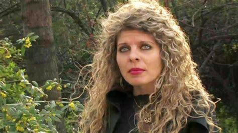 Съпруга се впуска в опасни флиртове в Съдби на кръстопът Предавания Акценти Съдби на