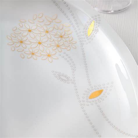 سرویس چینی 27 پارچه غذاخوری چینی زرین ایران سری ایتالیا اف مدل گلدن