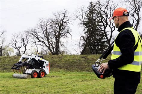 Bobcat Loaders Get Plug Play Remote Control