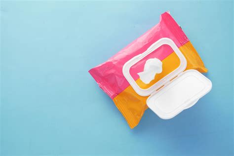 가정 용품 개인 관리 개인 위생 노란색 포장 닦다 뚜껑을 열다 매일 사용 머리 위로 물티슈 밝은 색 사용 후
