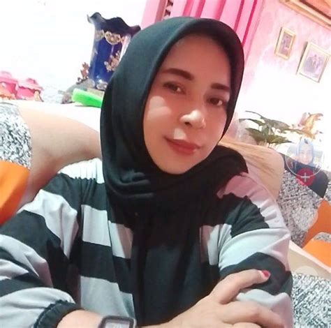 Rena Tobing Paket Baru Sampai Langsung Cobain Dulu Ke Facebook