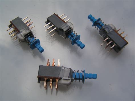 Alps ASUE98015 Latching Push Switch 2Pole Double Throw PCB Mount 4 Pieces OM0534 Rich Electronics