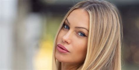 Taylor Mega Instagram Curve Strizzate Nel Mini Dress Sempre Più