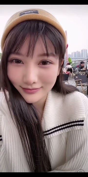 小尤奈首播偶遇粉丝，粉丝第一句笑喷（互看互赞） Youtube