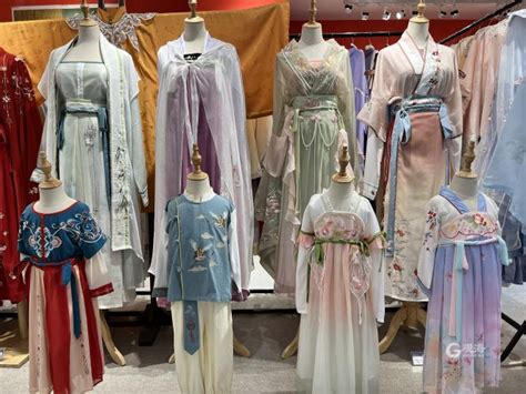 镜像微观 汉服实体店：以 小”众服饰做 大”汉服产业 青报网 青岛日报官网