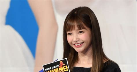 [ss포토] 심부름의 여신 하연수 전단지 돌려요~