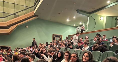 მე 10ბ კლასის ვიზიტი თეატრში