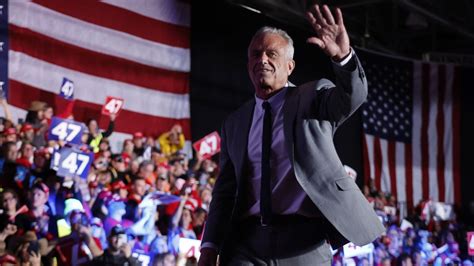 Робърт Кенеди младши пристига в Букурещ за да представи своя книга Калин Джоржеску е написал