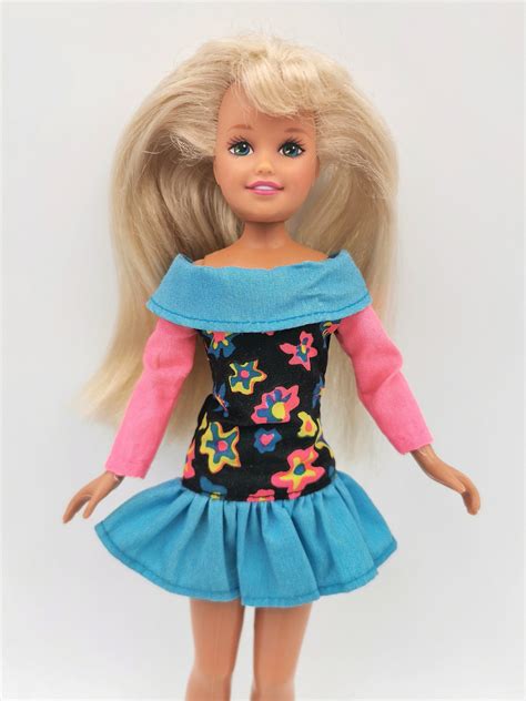 Vintage 1995 Mattel Pizza Party Skipper Doll Original Clothes Barbies