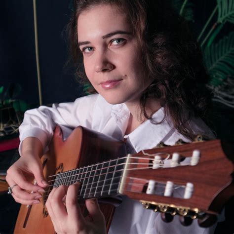 уроки игры на гитаре и укулеле онлайн купить в Москве цена 2 000 руб истекает сегодня в 21